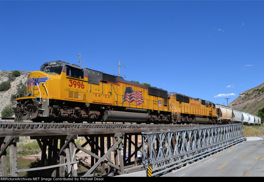 "My Favorite Of The Day" Its power reversed, UP 3996 4570 (both SD70M) shove the Evanston local ...